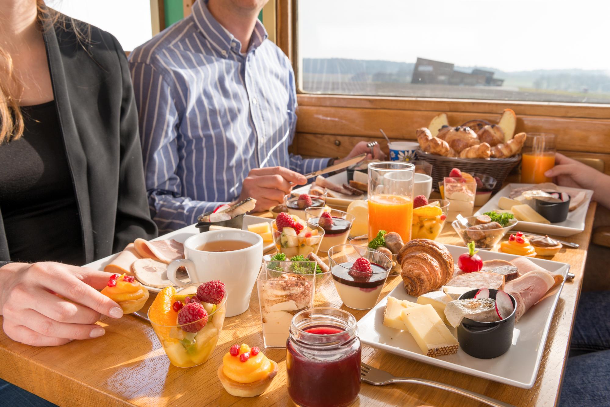 Ausflug im historischen Zug: ländlicher Brunch